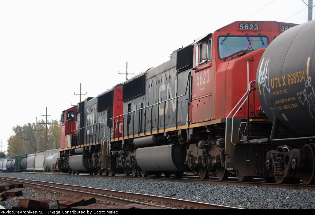 CN 5660 & 5623